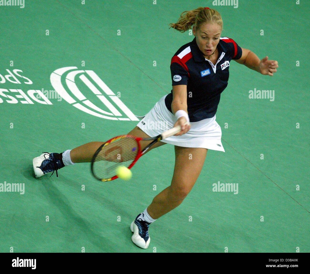 (dpa) - Germany's Barbara Rittner plays a forehand during the eighth ...