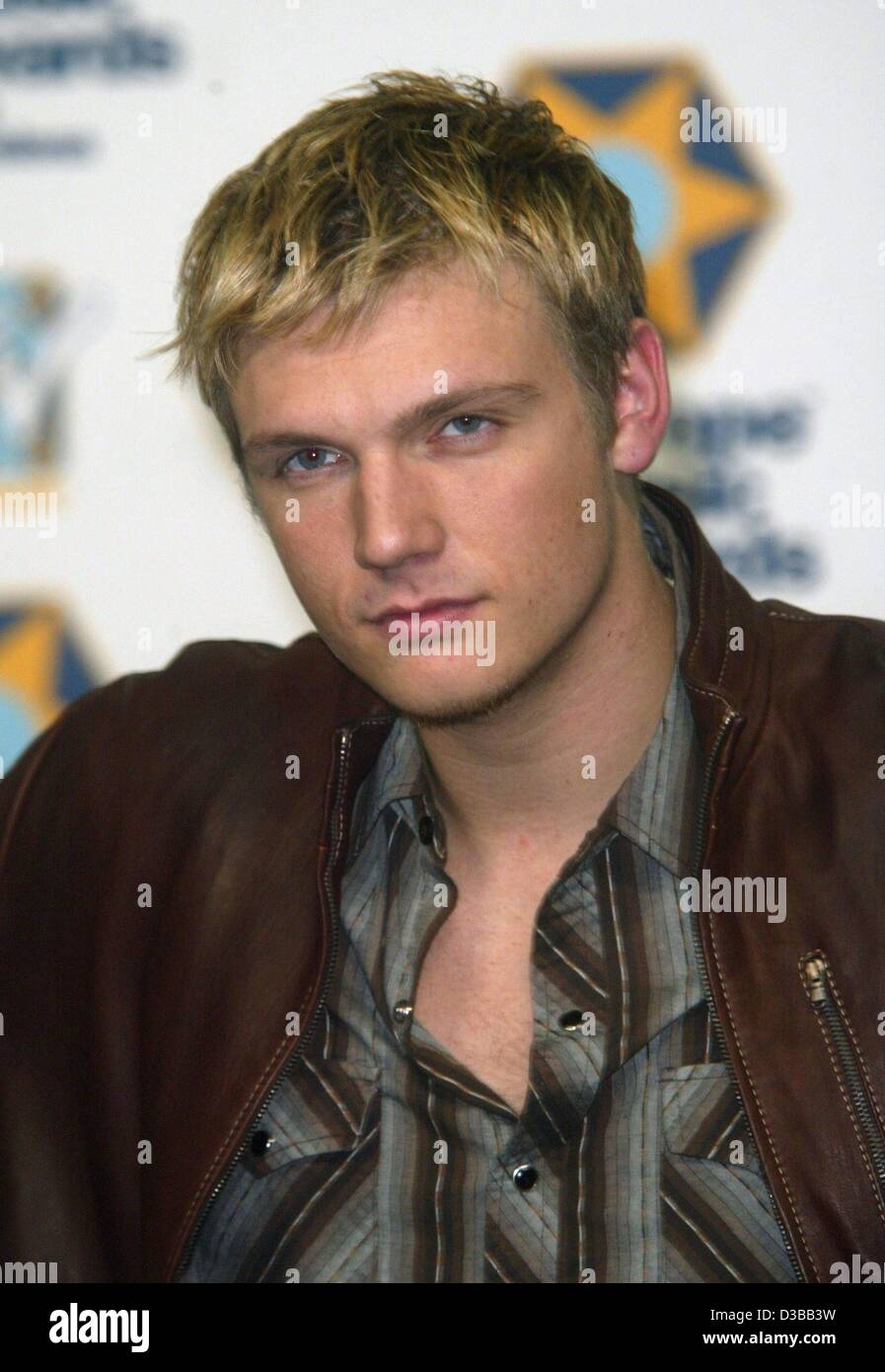 Arts culture entertainment ace entertainment music casual clothes male ...