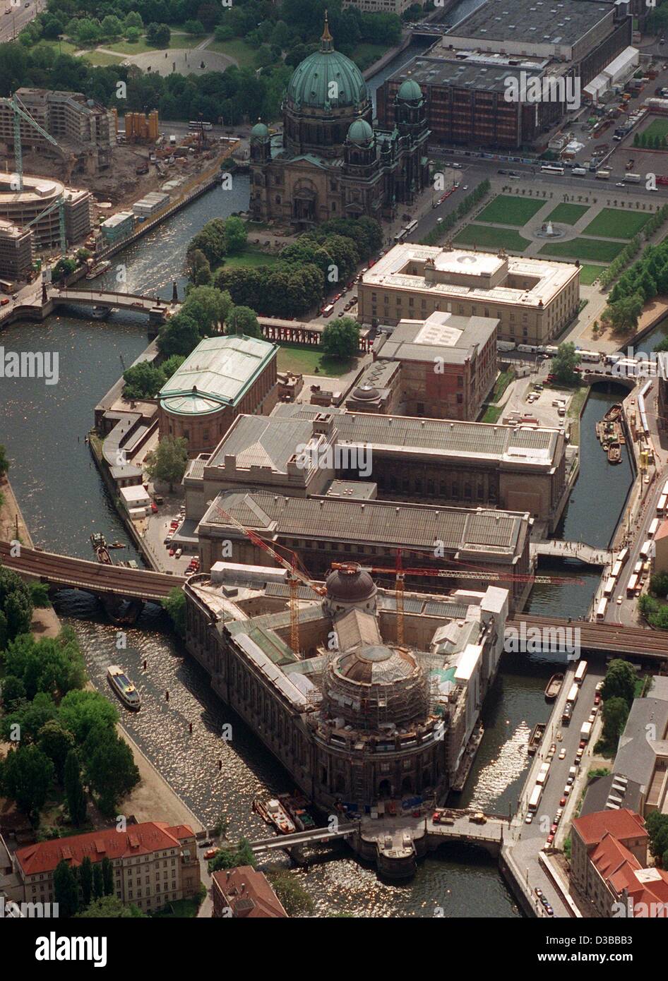 Museum island berlin aerial view hi-res stock photography and images ...