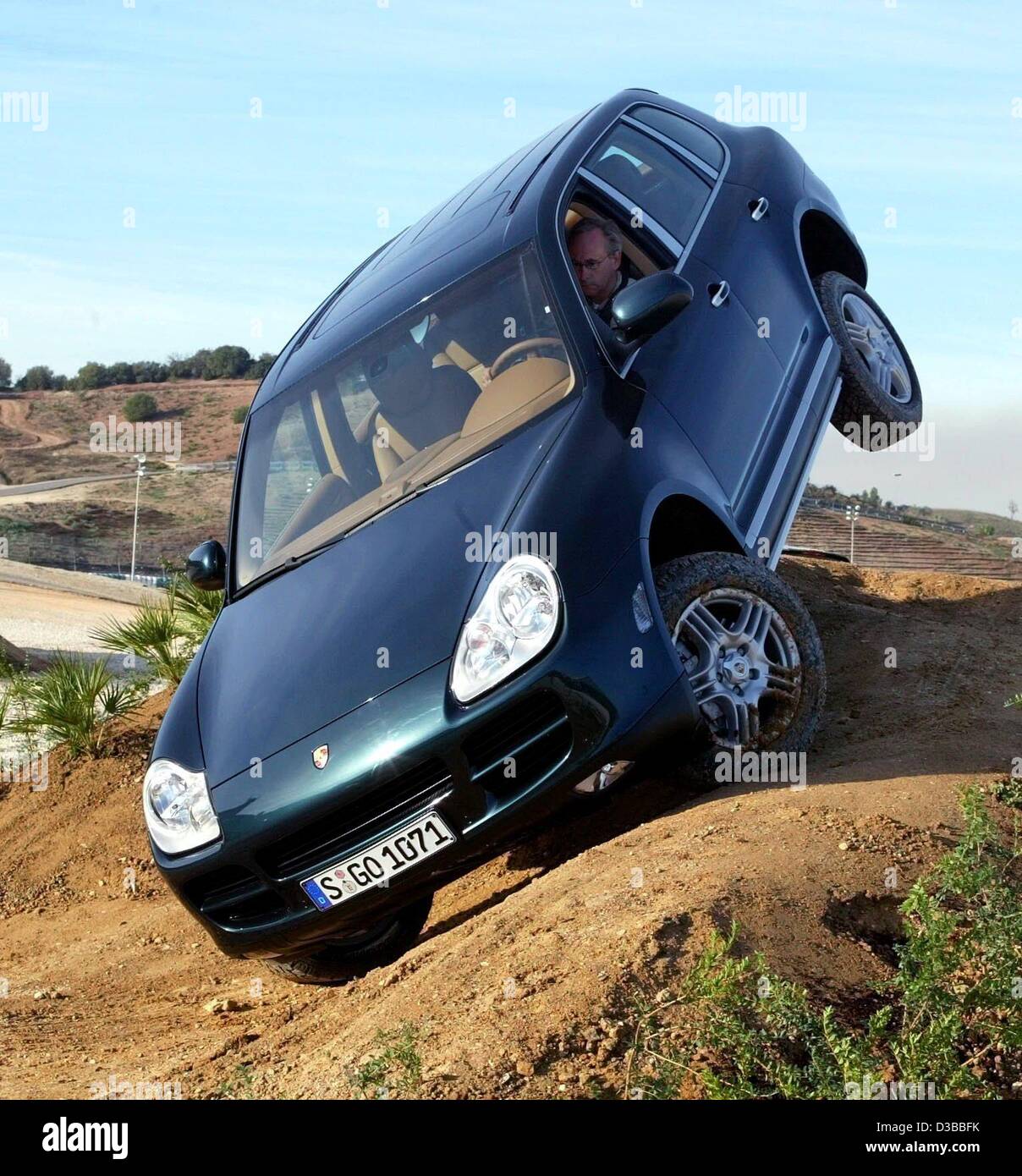 Porsche cayenne 2002 High Resolution Stock Photography and Images - Alamy