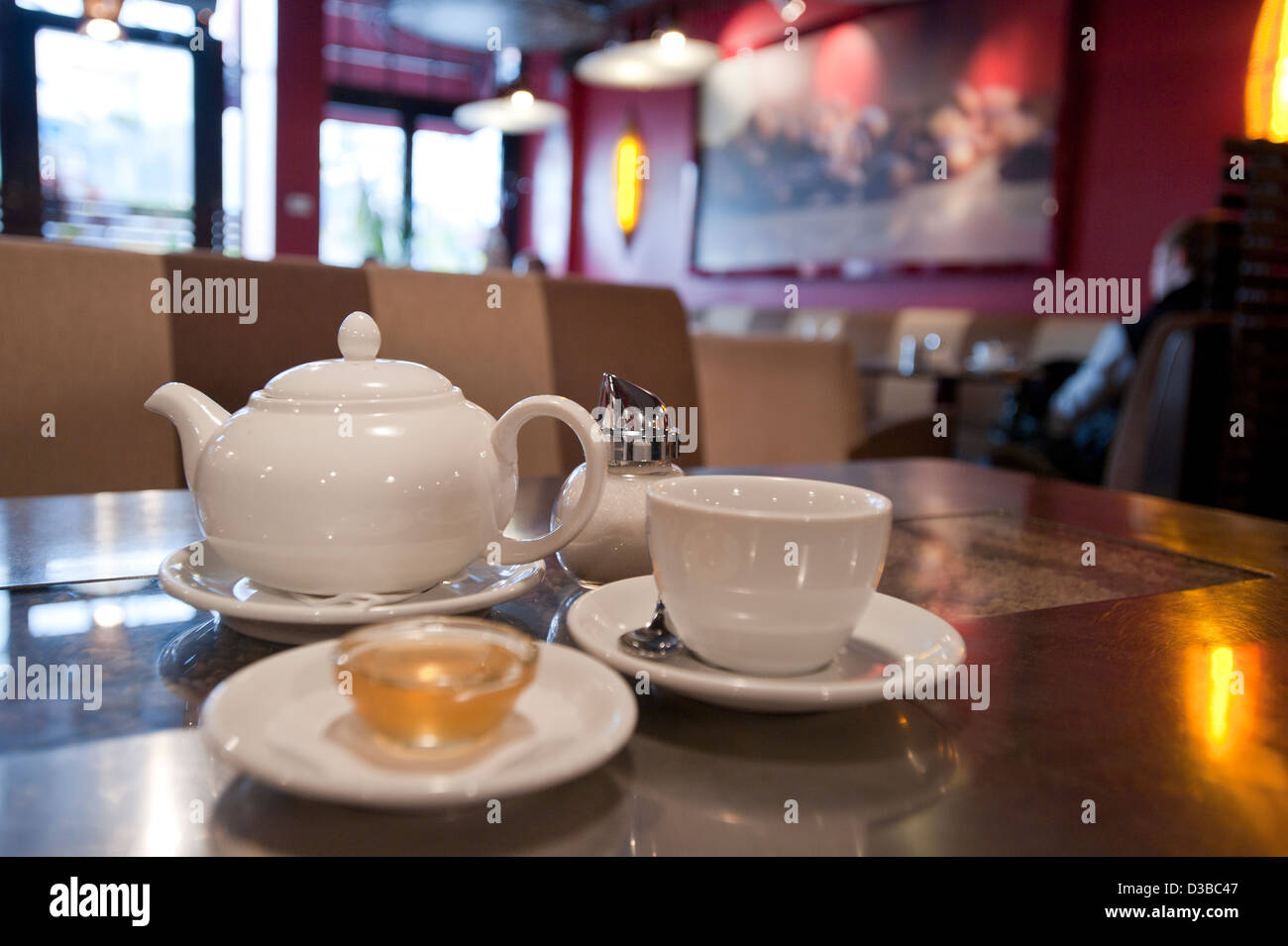 Tea pot coffee cup in shop Stock Photo - Alamy