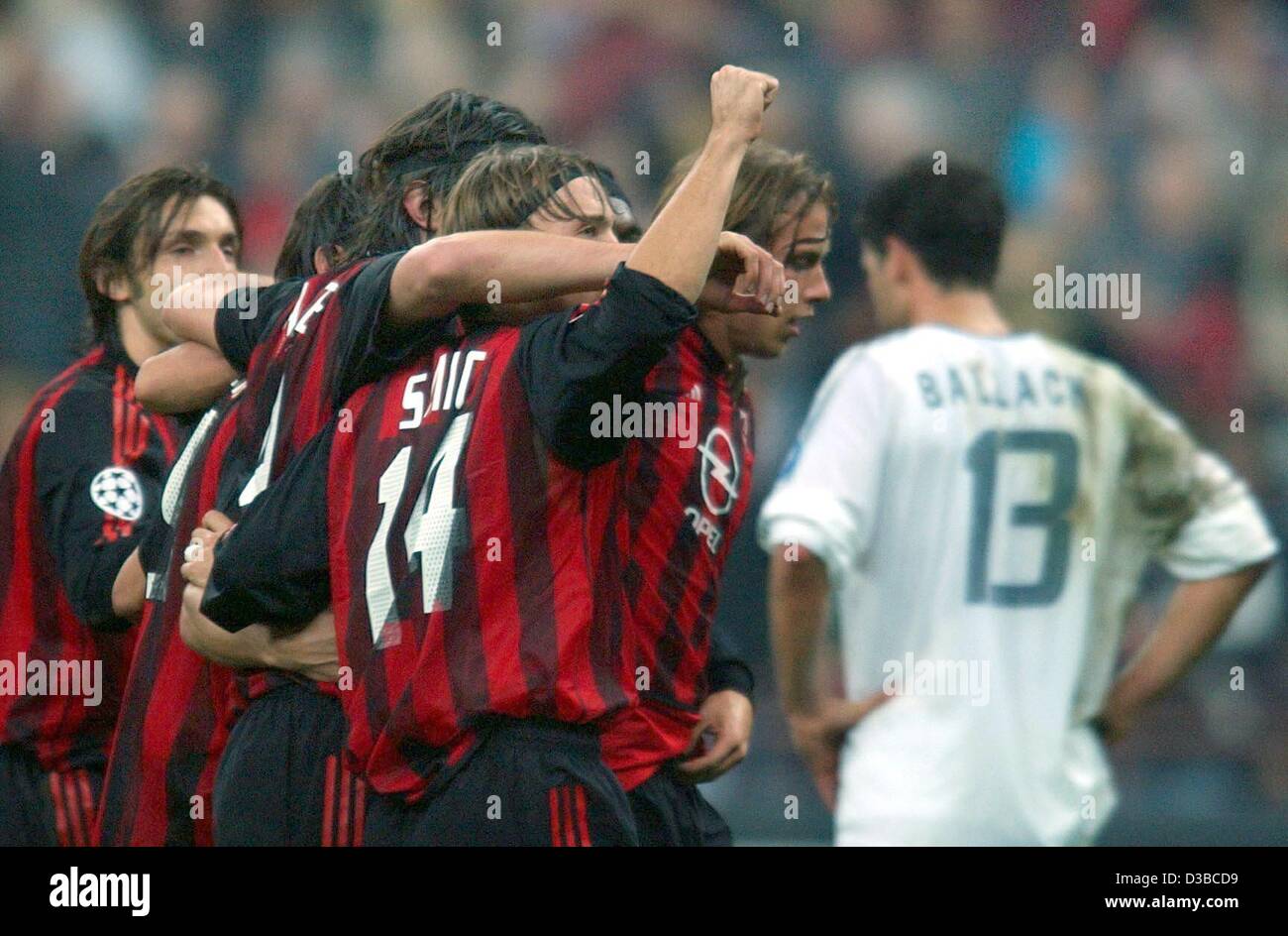 (dpa) - Bayern's midfielder Michael Ballack (R) is deeply disappointed ...