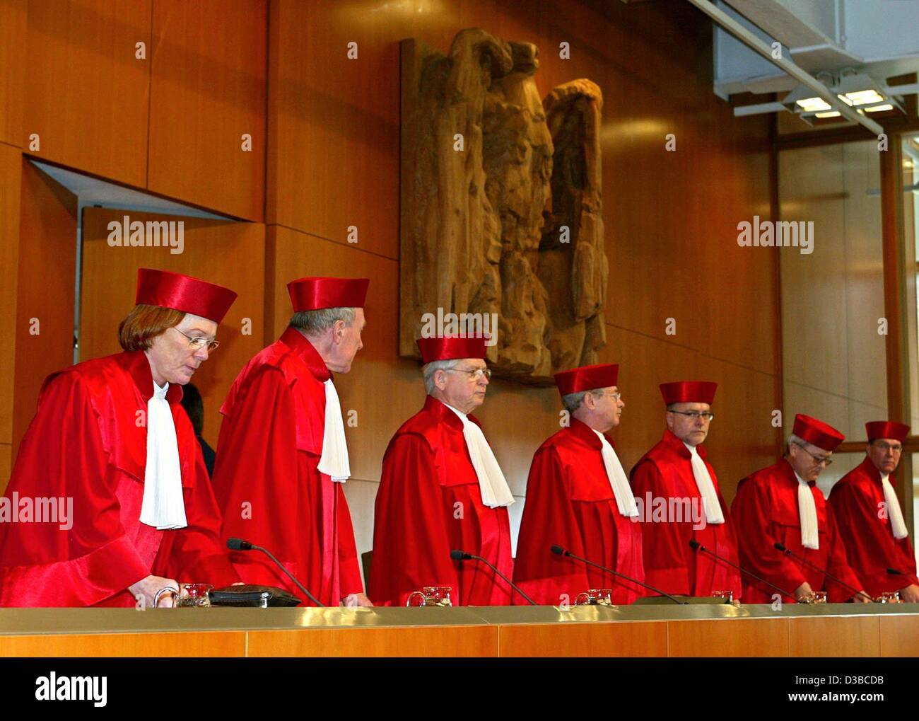 (dpa) - The second senate of the German Federal Constitutional Court (L ...