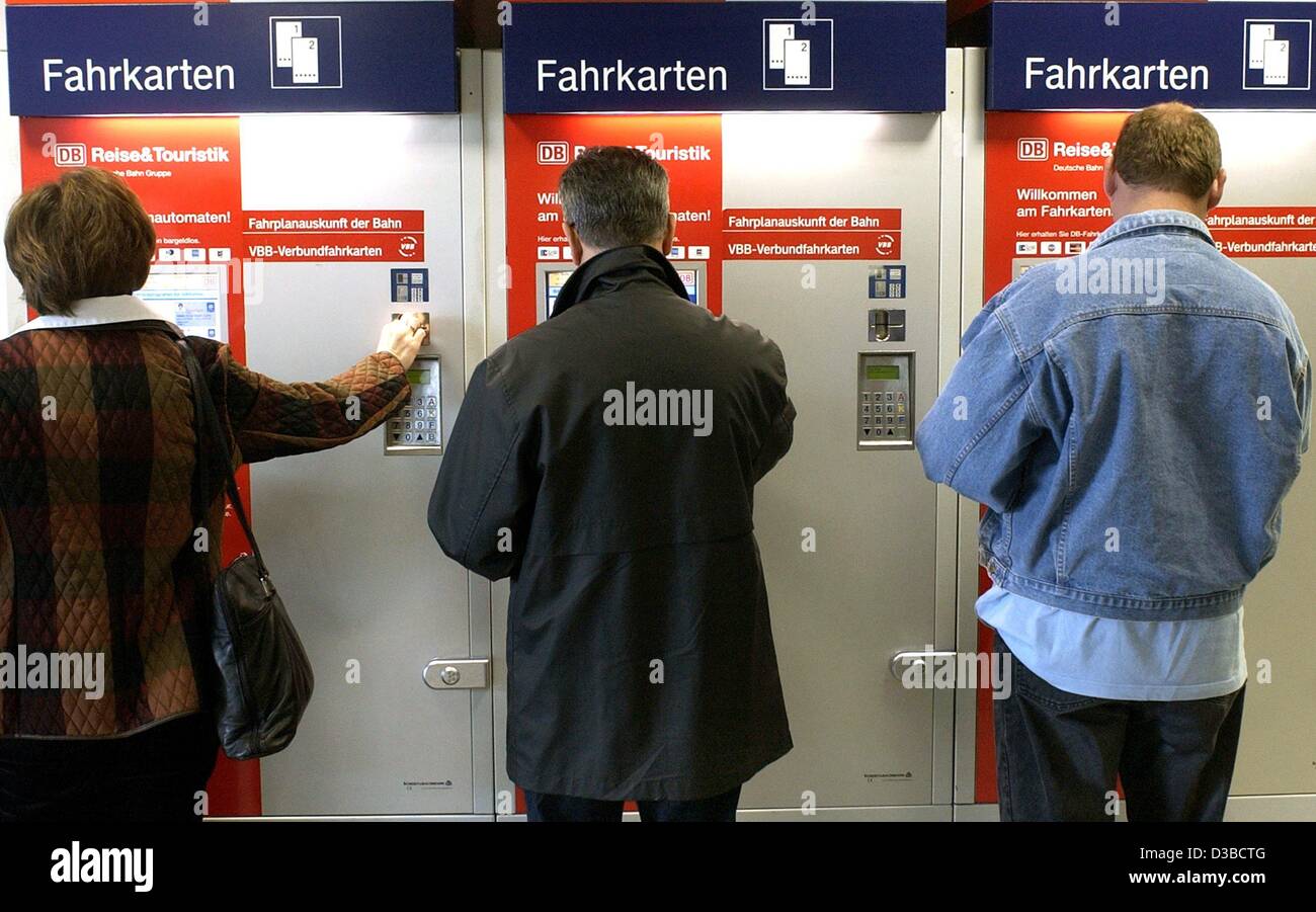 Ticket machine deutsche bahn german hi-res stock photography and images ...