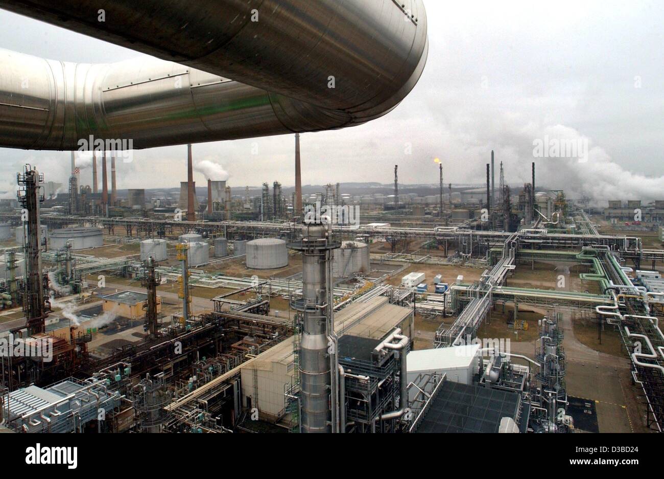 (dpa) - A view of the premises of the PCK oil refinery pictured from a ...