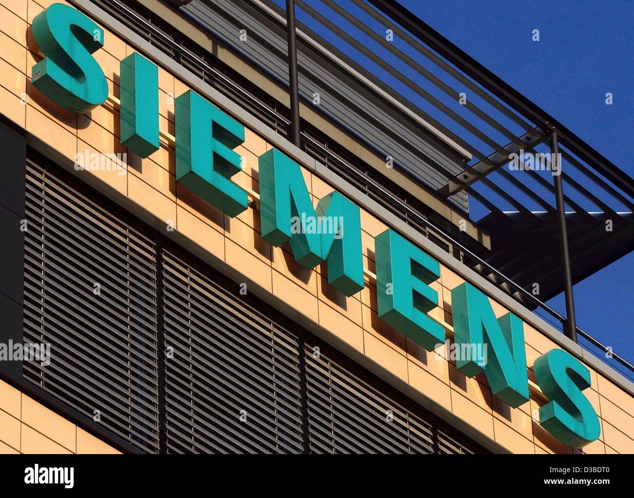 Siemens logo hi-res stock photography and images - Alamy