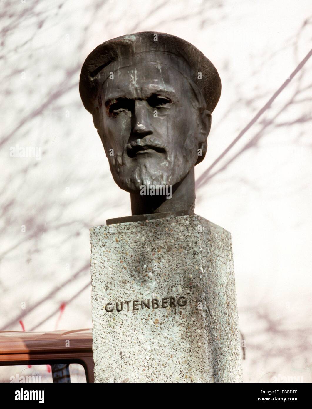 Statue of johannes gutenberg in mainz hi-res stock photography and ...