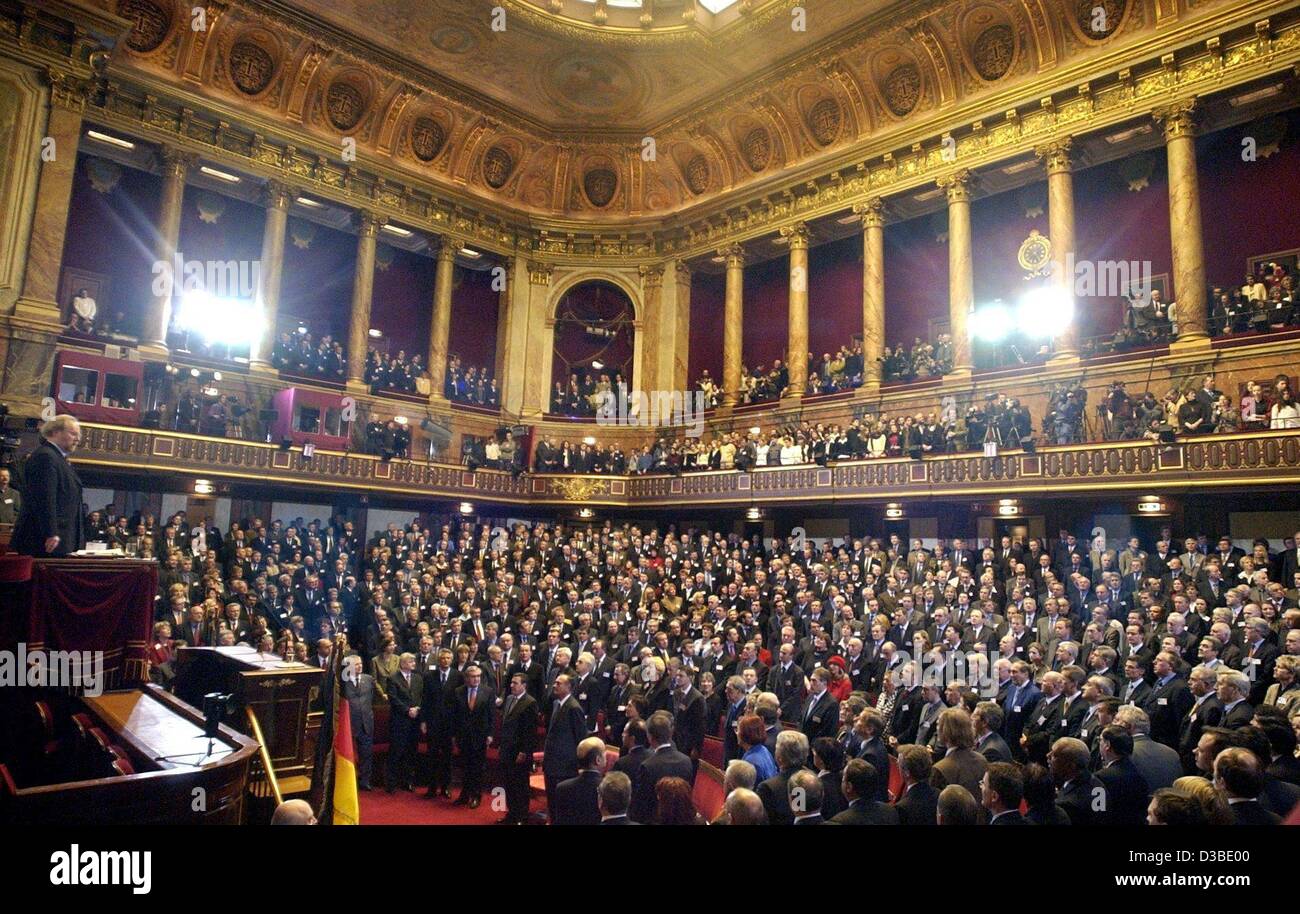 (dpa) - The 900 German members of parliament and French members of the ...