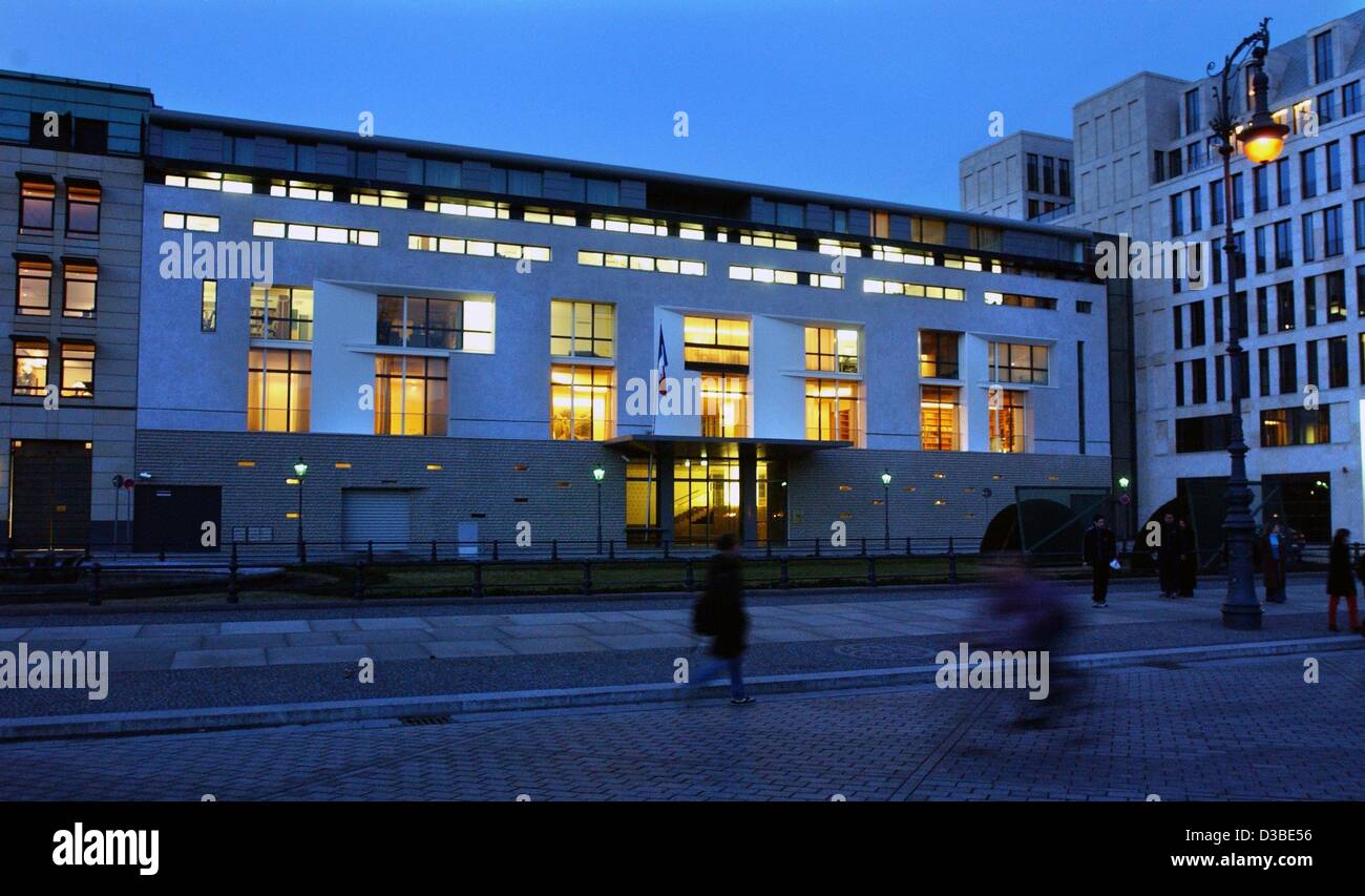 (dpa) - A view of the new building of the French embassy at the Pariser ...