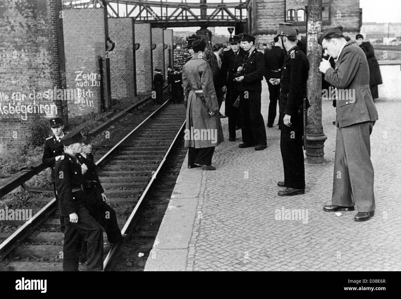 Finance police Black and White Stock Photos & Images - Alamy