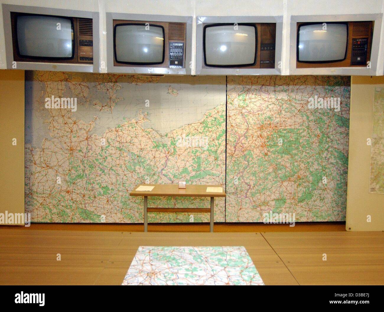Cold war map berlin hi-res stock photography and images - Alamy