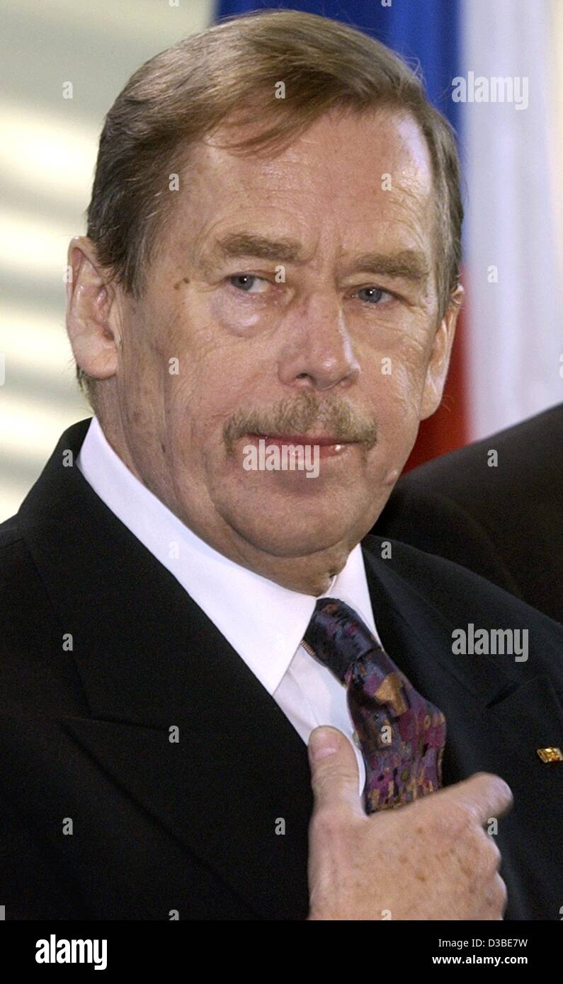 (dpa) - Czech President Vaclav Havel is welcomed in Germany in his ...