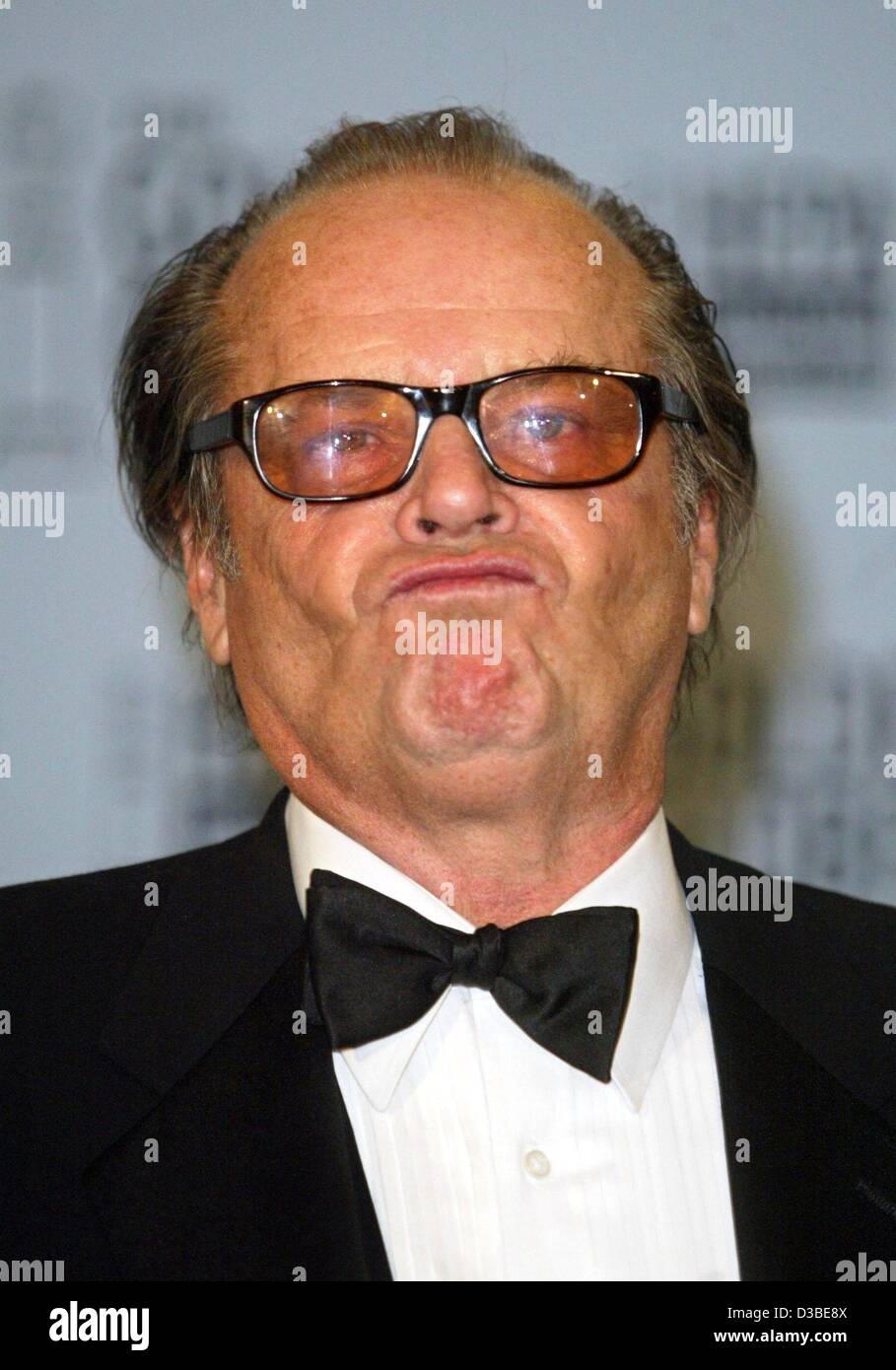 (dpa) - US actor Jack Nicholson pulls a face during the 60th Golden ...