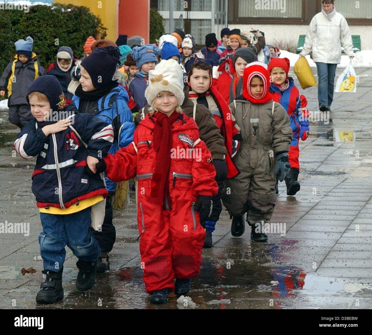 Nursery school walk hi-res stock photography and images - Alamy