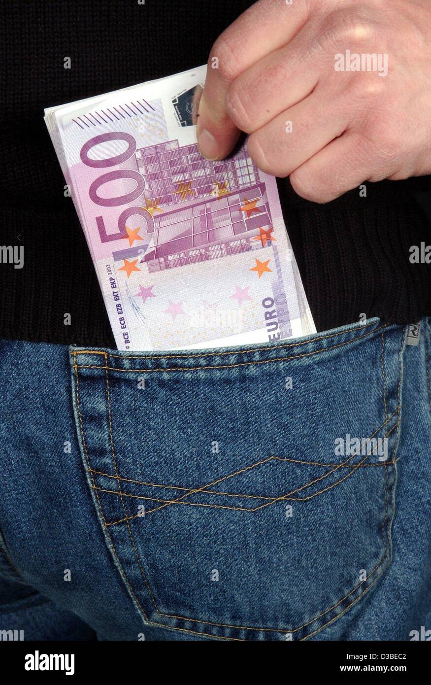 2002 euro note hi-res stock photography and images - Alamy