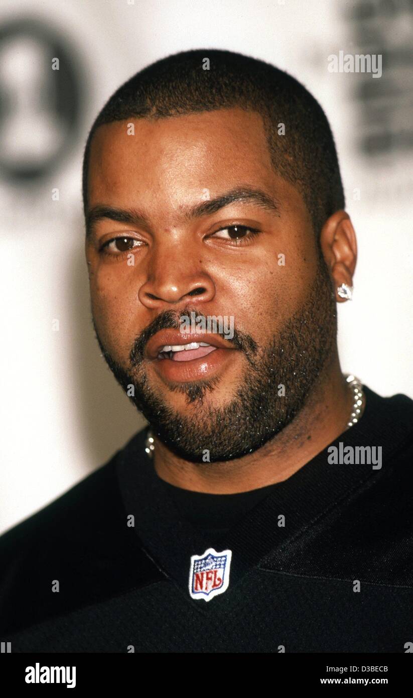 (dpa) - US rapper Ice Cube arrives for the 'VH1 Big In 2002' Awards in ...