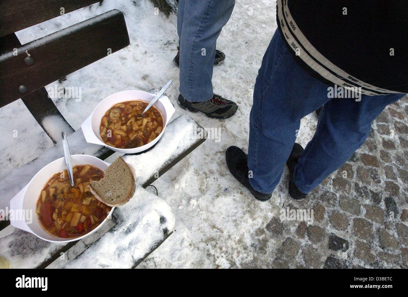 Soup kitchen homeless hi-res stock photography and images - Alamy