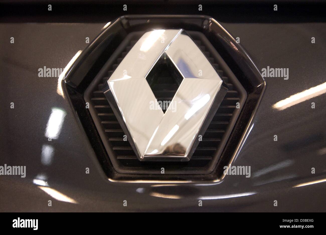 Renault car logo hi-res stock photography and images - Alamy
