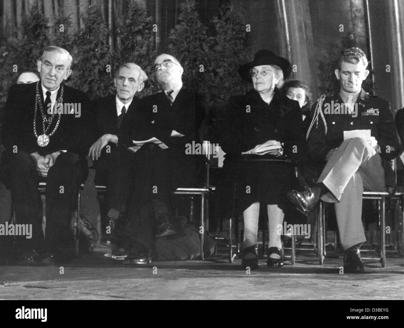 (dpa files) - The rector of the University of Technology Kurt Apel, US ...