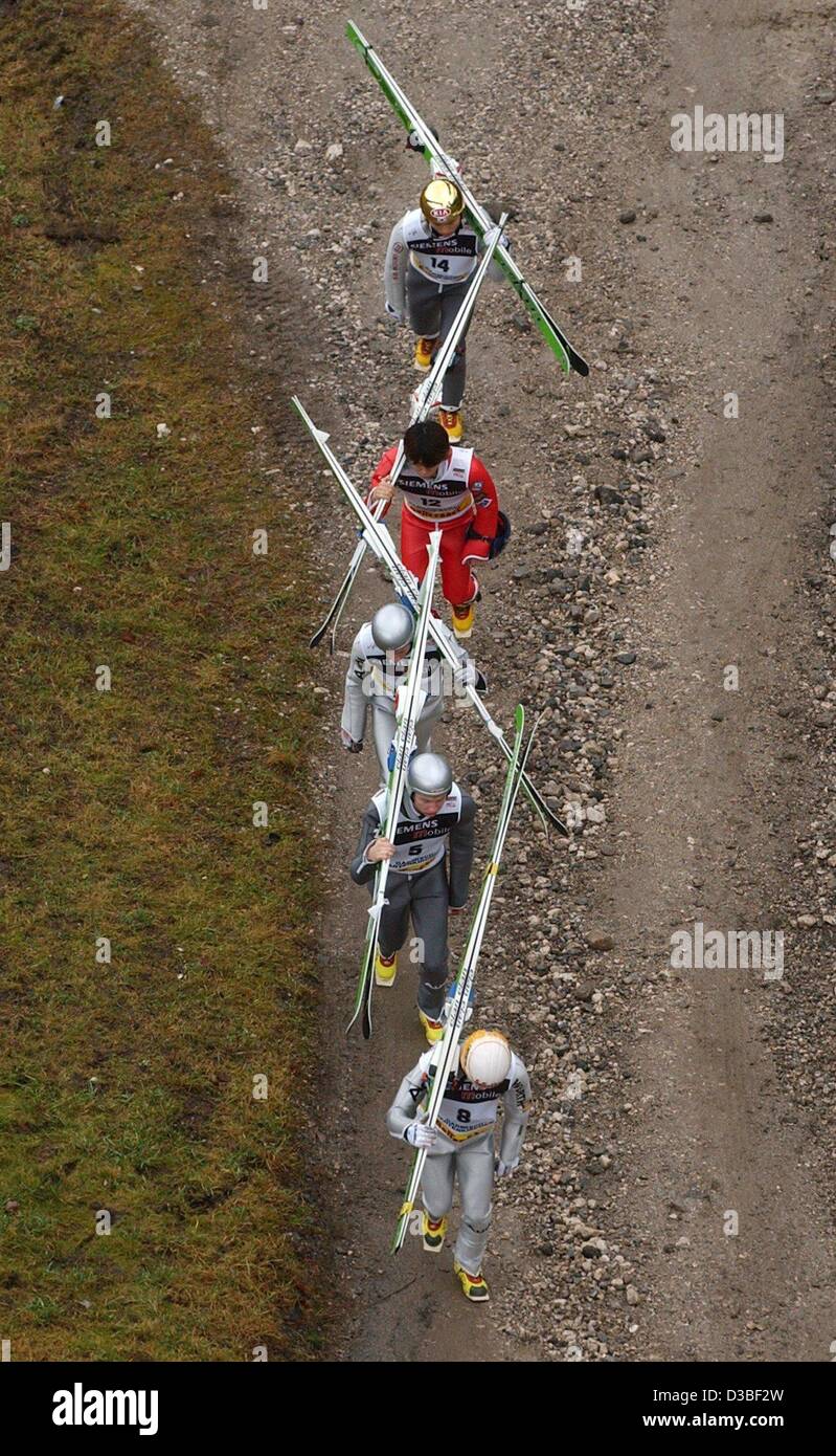 Walking uphill with skis hi-res stock photography and images - Alamy