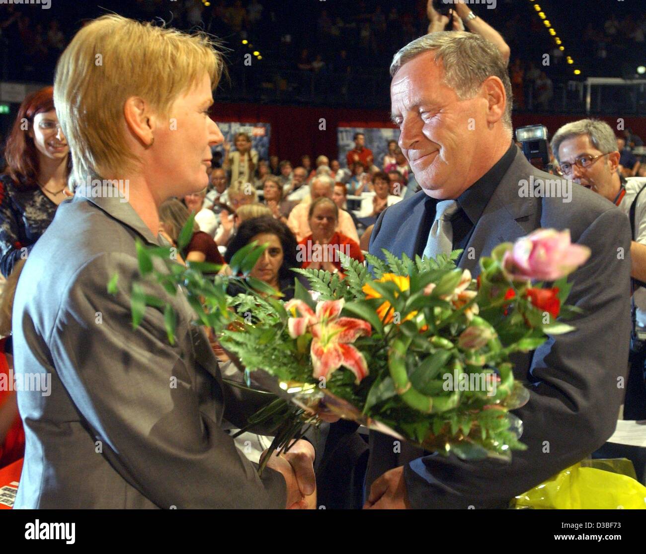 (dpa) - Gabi Zimmer, hitherto chairwoman of the communist party PDS ...
