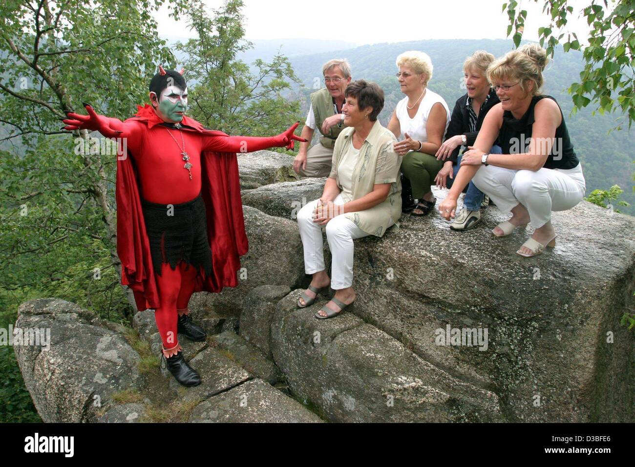 German tour guide with group hi-res stock photography and images - Alamy