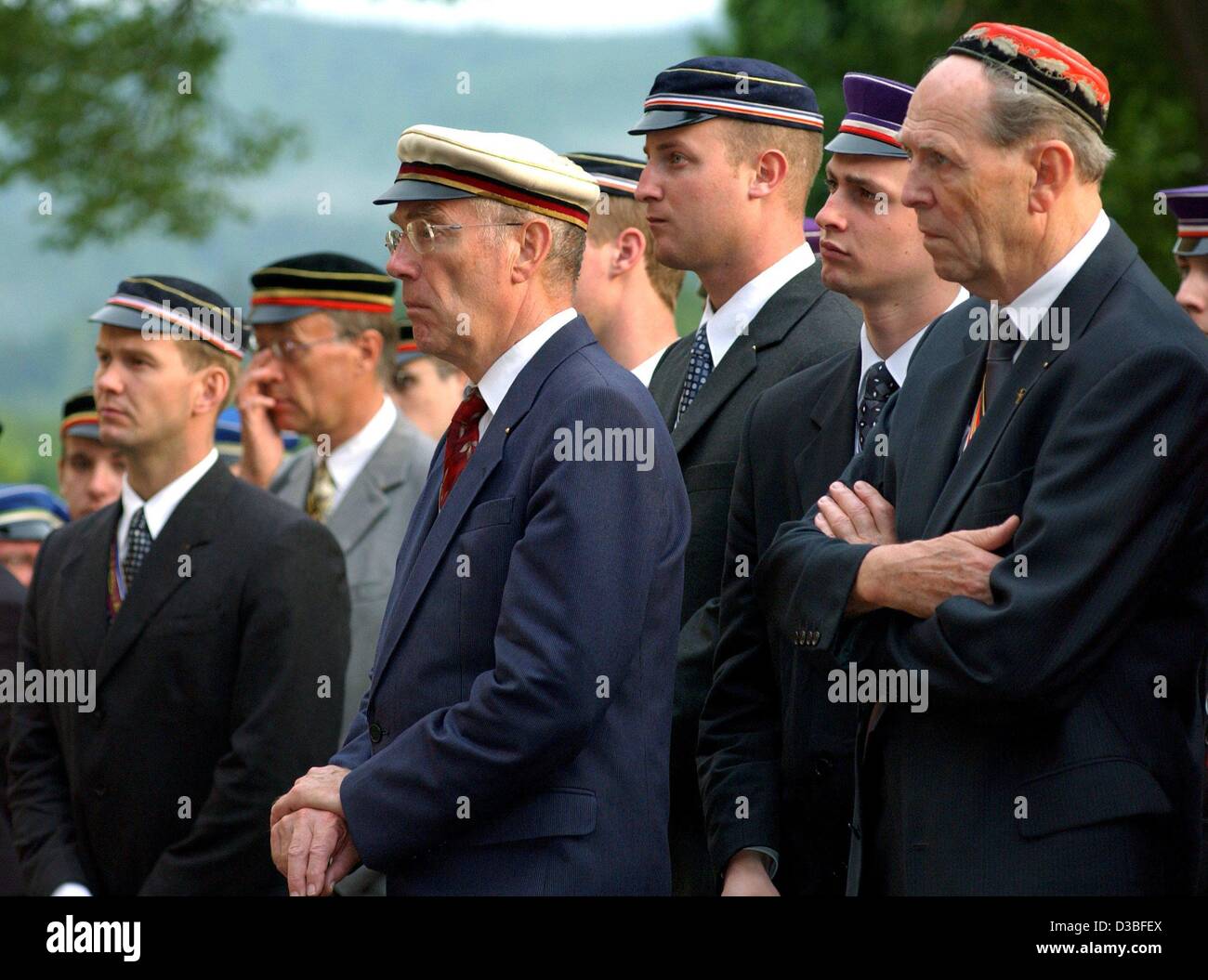 (dpa) - Old and young members of different student leagues are standing ...