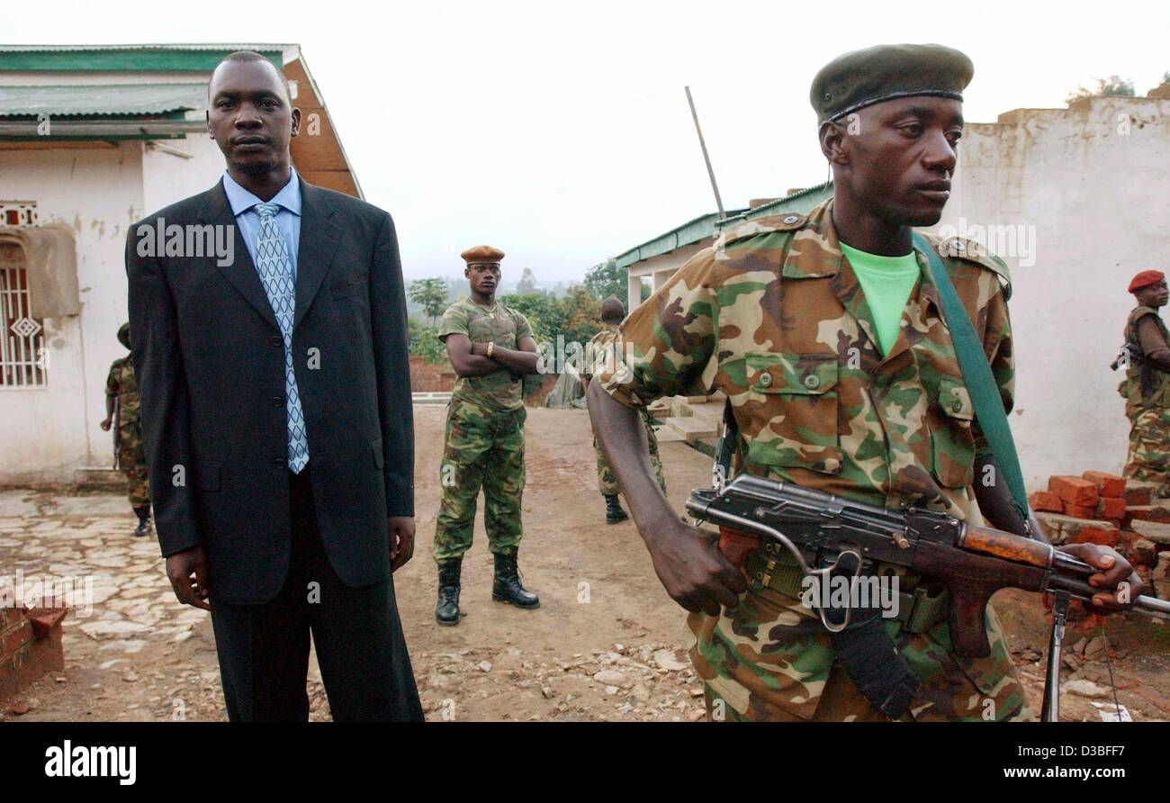 (dpa) - Thomas Lubanga (L), leader of the Hema militia the Union of ...