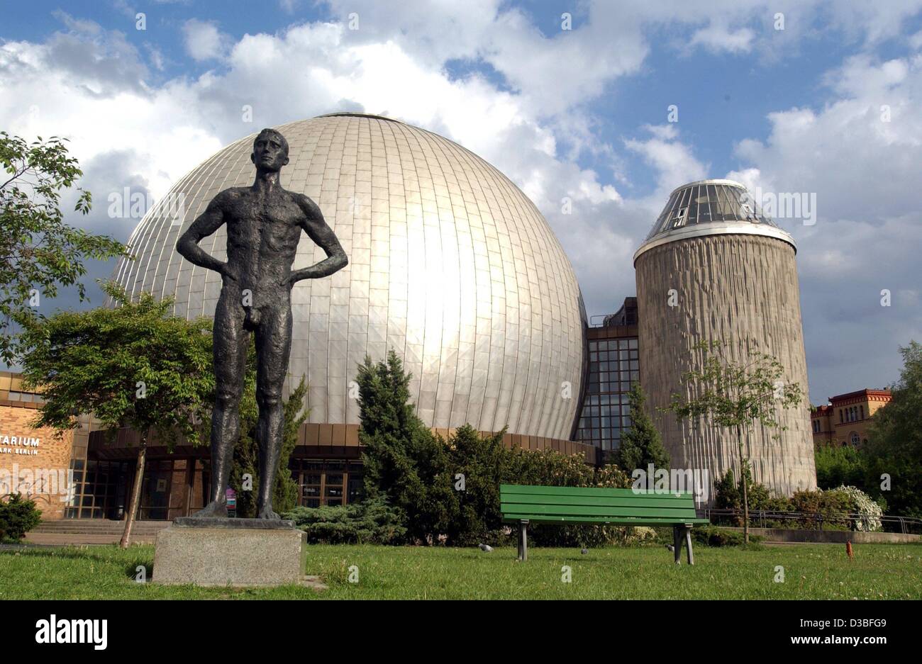 (dpa) - A sculpture is standing in front of the Zeiss Planetarium in ...