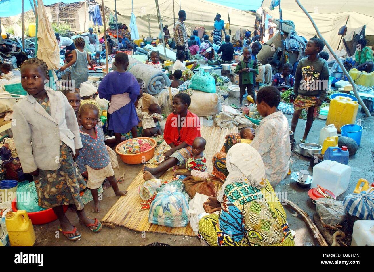 (dpa) - Hundreds of Congolese lives in tents in a refugee camp in Bunia ...