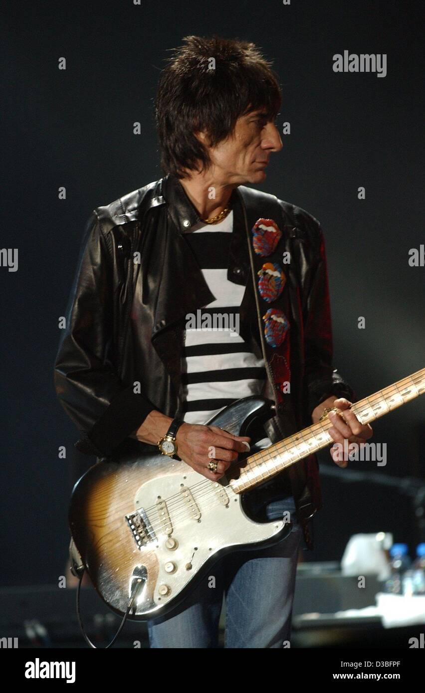 Rolling stones ron wood hi-res stock photography and images - Alamy