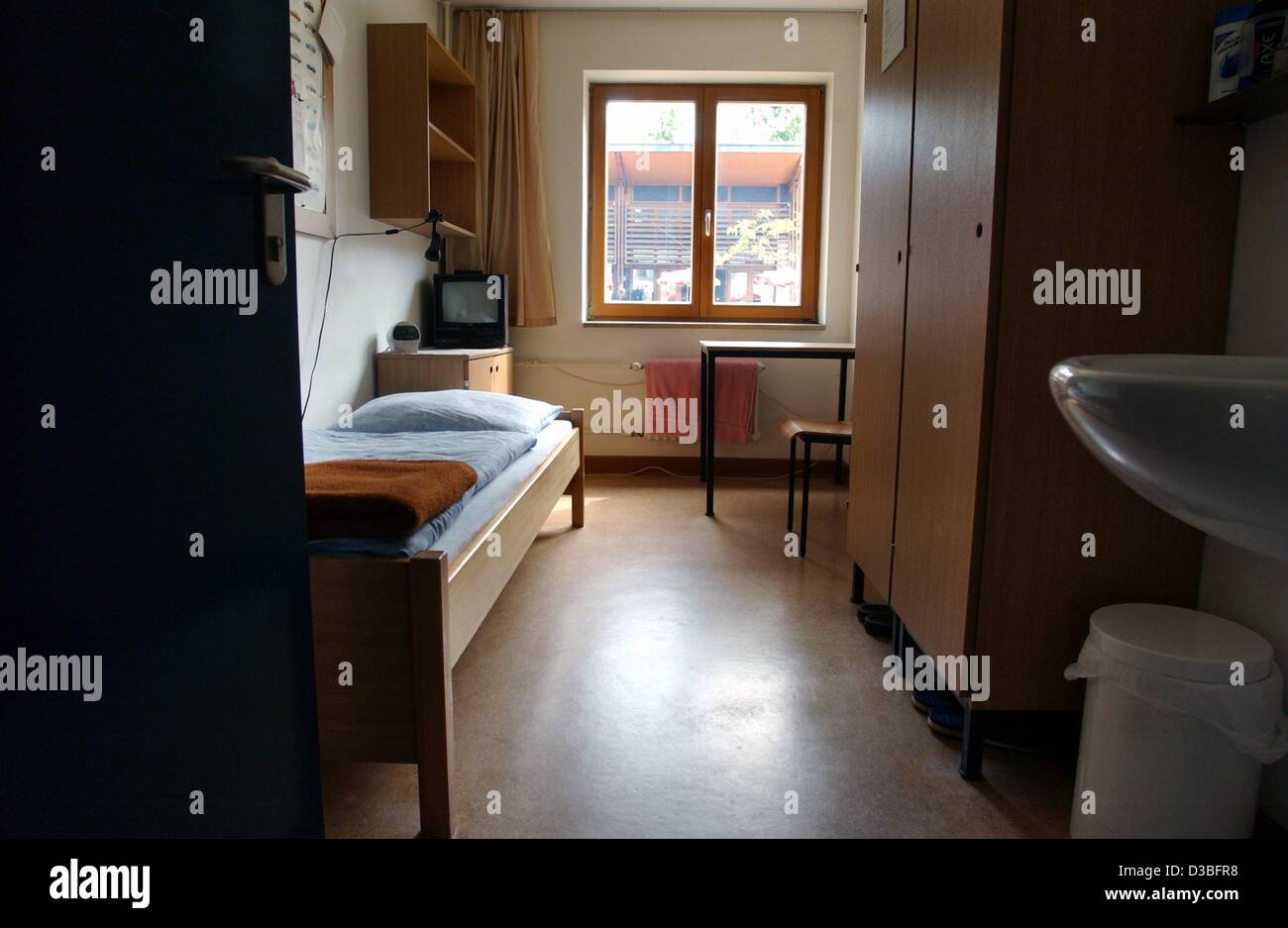 Two prisoners in cell hi-res stock photography and images - Alamy