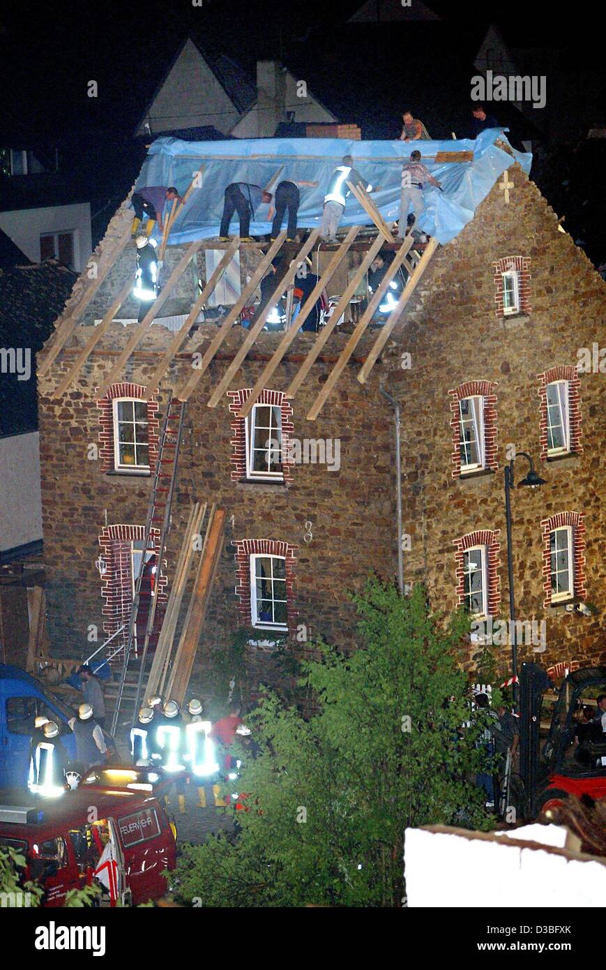 Unroof hi-res stock photography and images - Alamy