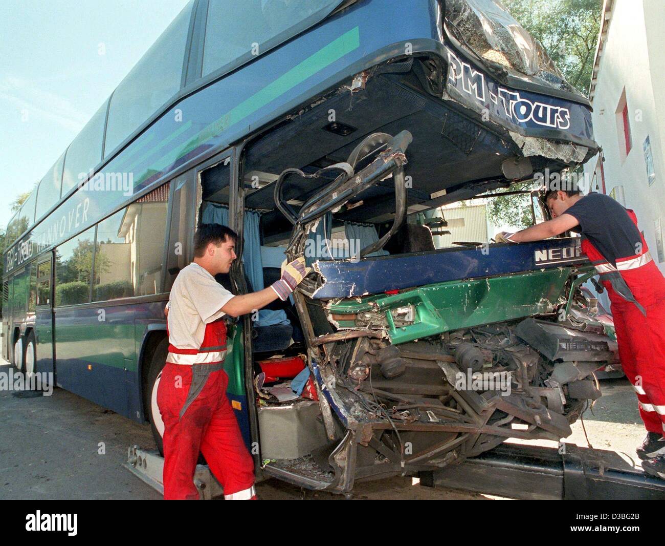 Bus accident 1997 hi-res stock photography and images - Alamy