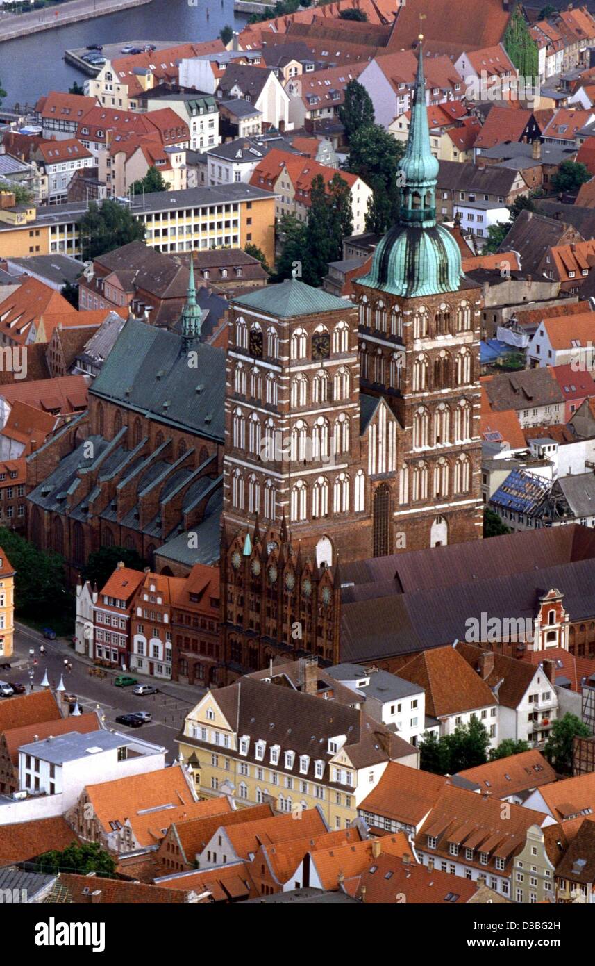 Aerial view shows city hall hi-res stock photography and images - Alamy