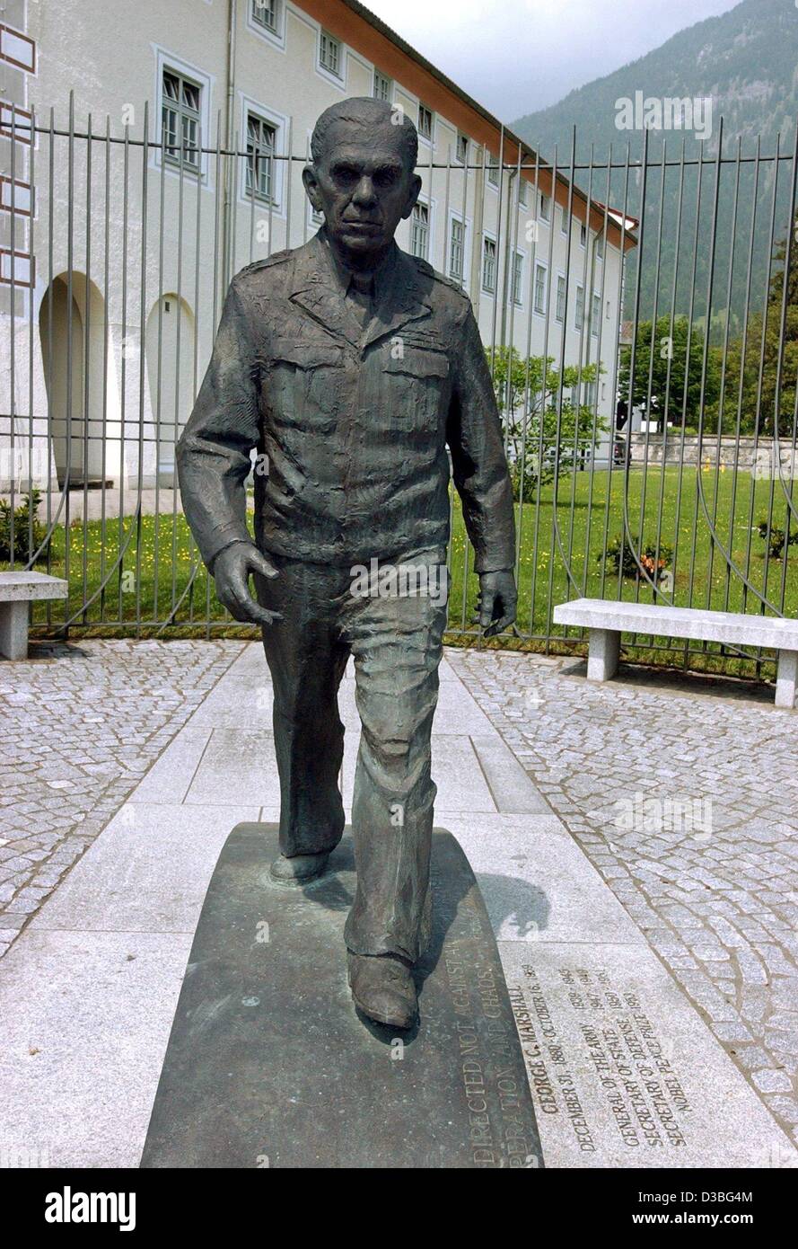 George c marshall statue hi-res stock photography and images - Alamy