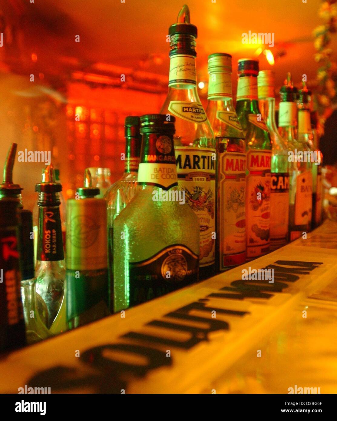 Stand at the bar hi-res stock photography and images - Alamy