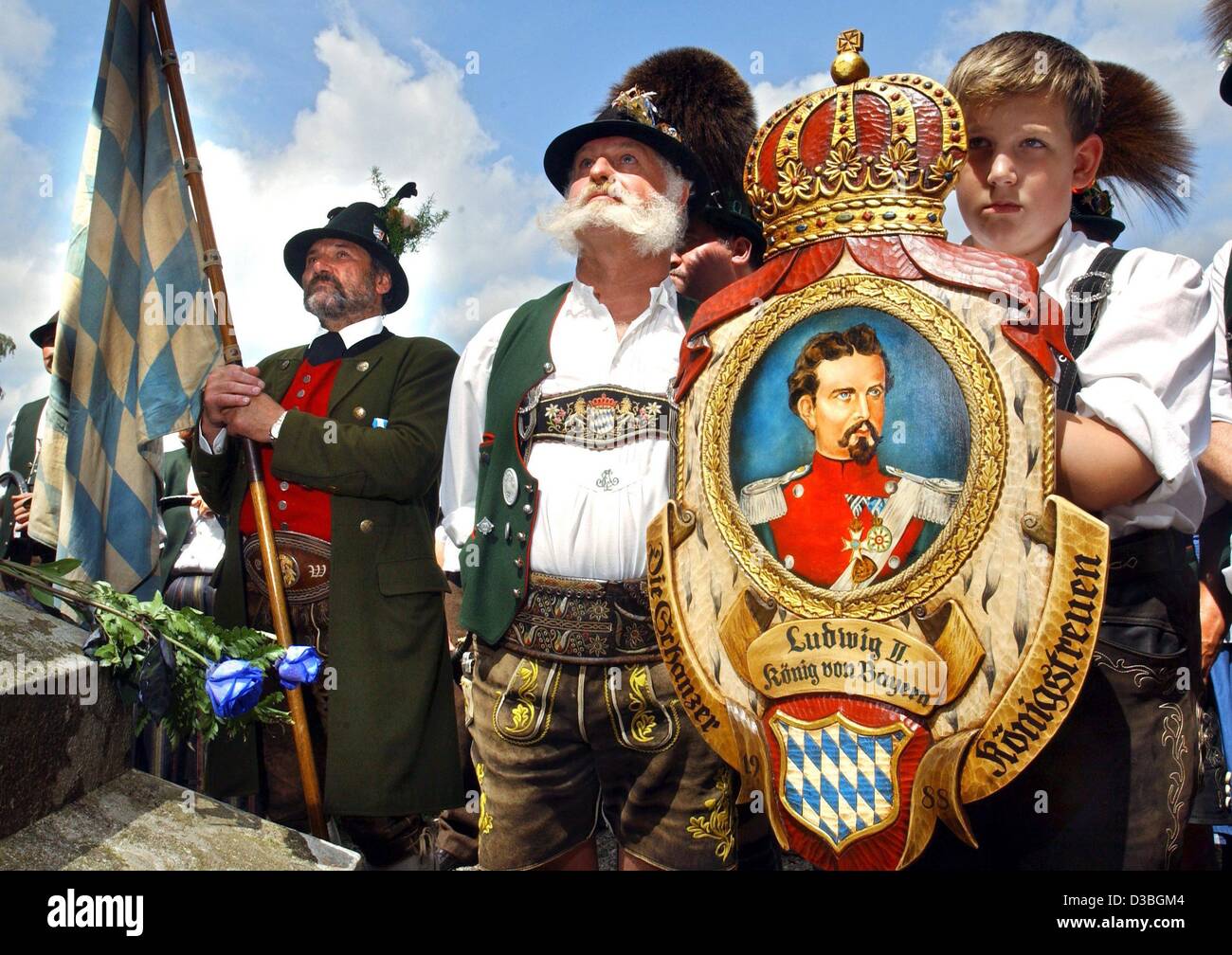 (dpa) - Members of the Koenig Ludwig II association, dressed in ...