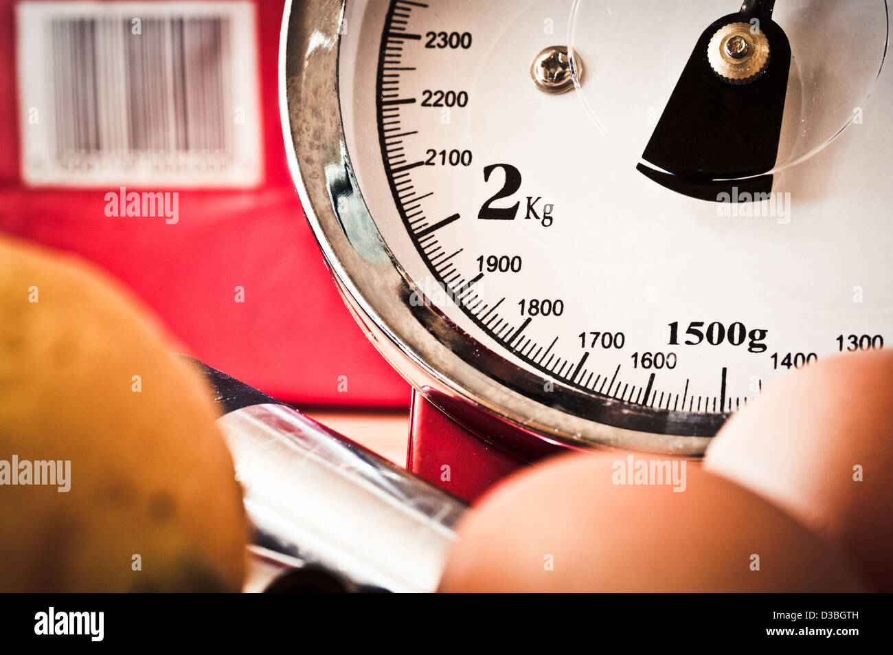 Vintage kitchen scales flour hi-res stock photography and images - Alamy