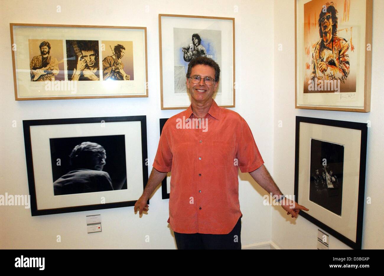 (dpa) - Photographer Gered Mankowitz smiles and points at his drawings ...