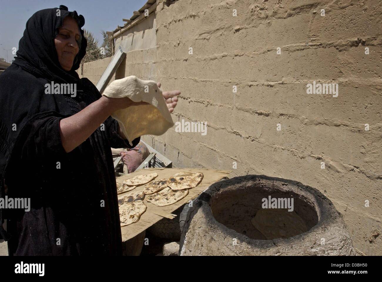 Iraq bread hi-res stock photography and images - Alamy