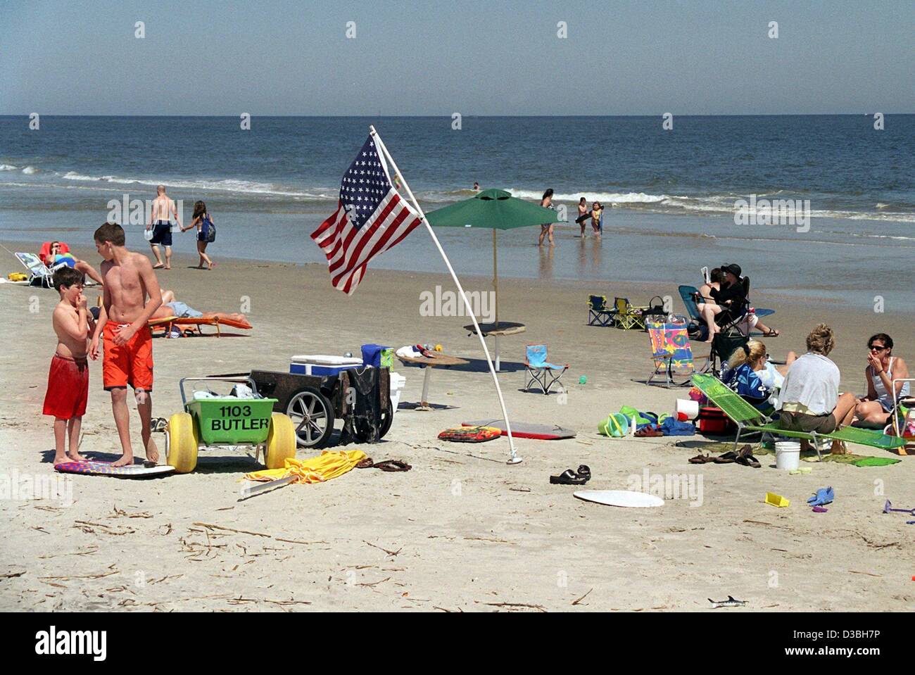 (dpa) - A picture of the beach in Georgia, USA, April 2003. Some ...