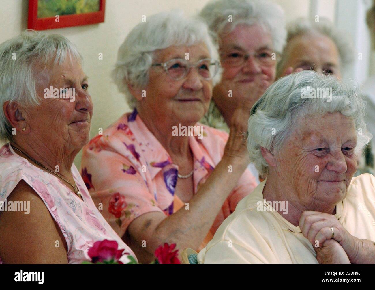 (dpa) - Senior citizens meet up for a coffee party in a community ...