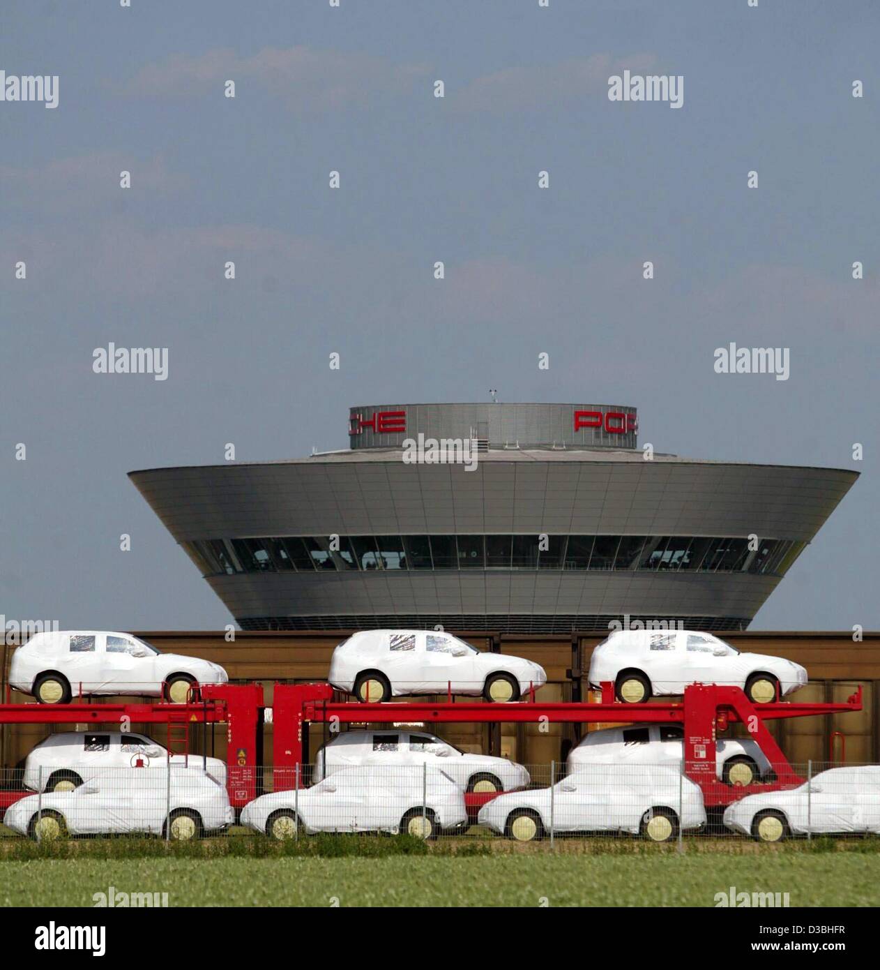 Car load train hi-res stock photography and images - Alamy