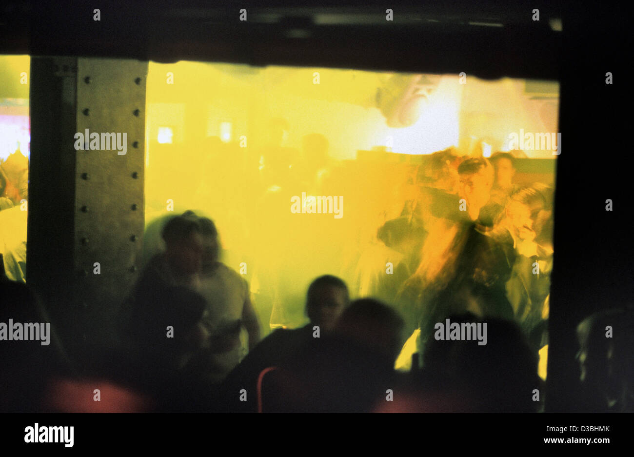 A London bar in the 90s Stock Photo - Alamy