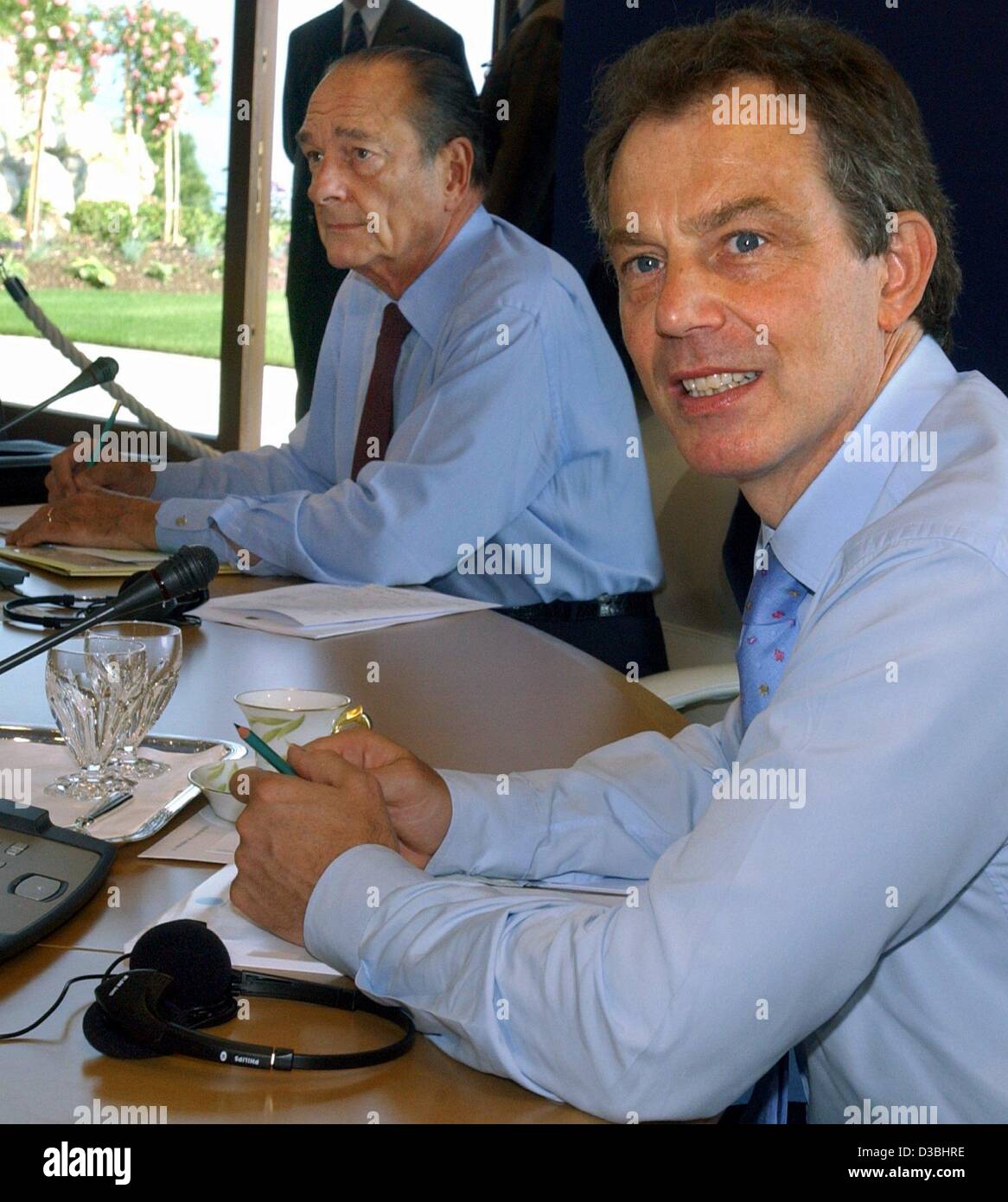 (dpa) - British Prime Minister Tony Blair (R) and French President ...