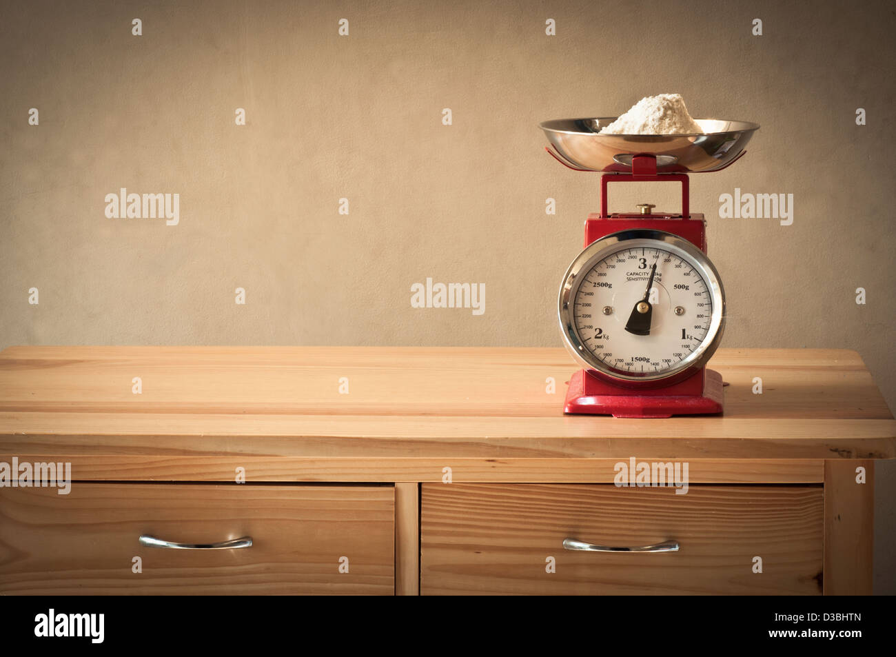 Retro kitchen scales Stock Photo - Alamy