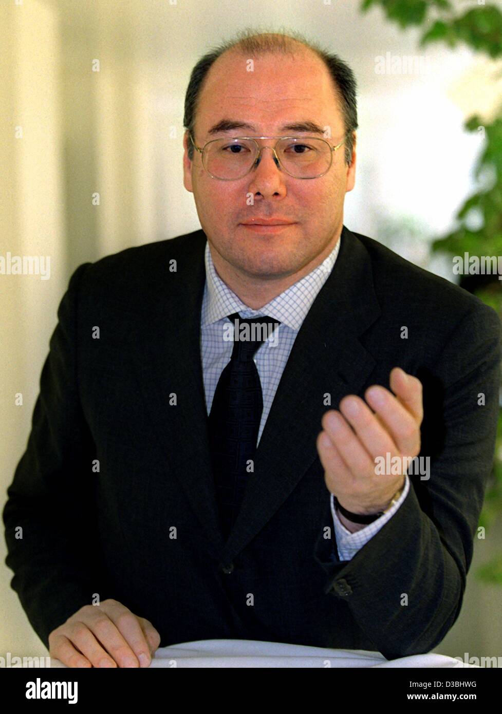 Economy business finance ebf technology smiling gesture quiagen germany ...