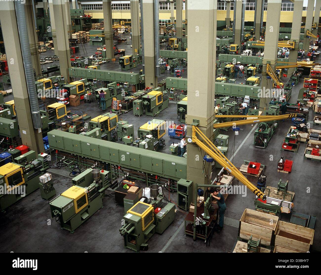 Injection moulding machines hi-res stock photography and images - Alamy