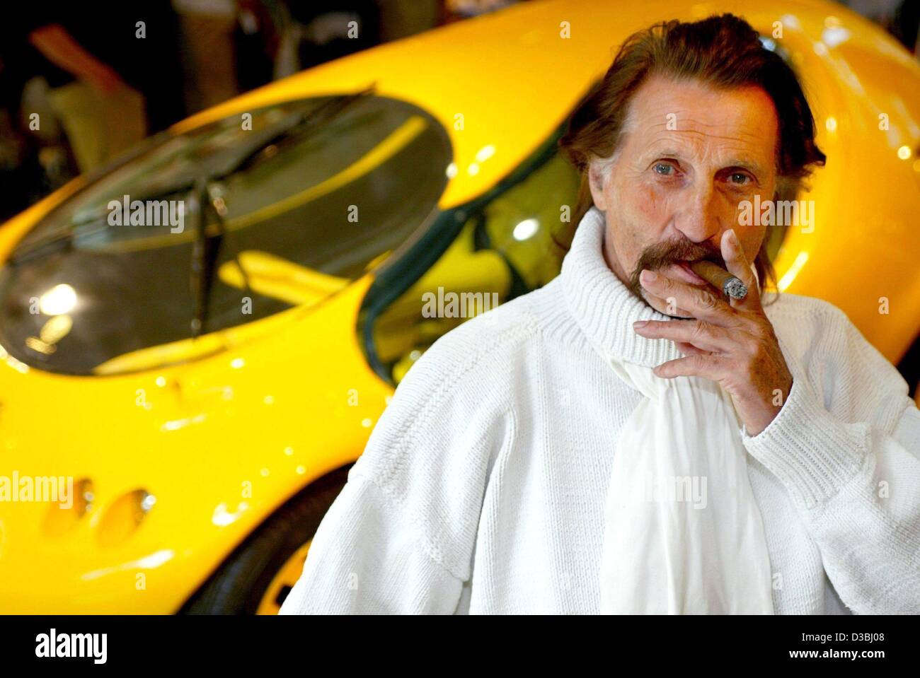 (dpa) - Industrial designer Luigi Colani smokes a cigar at the opening ...